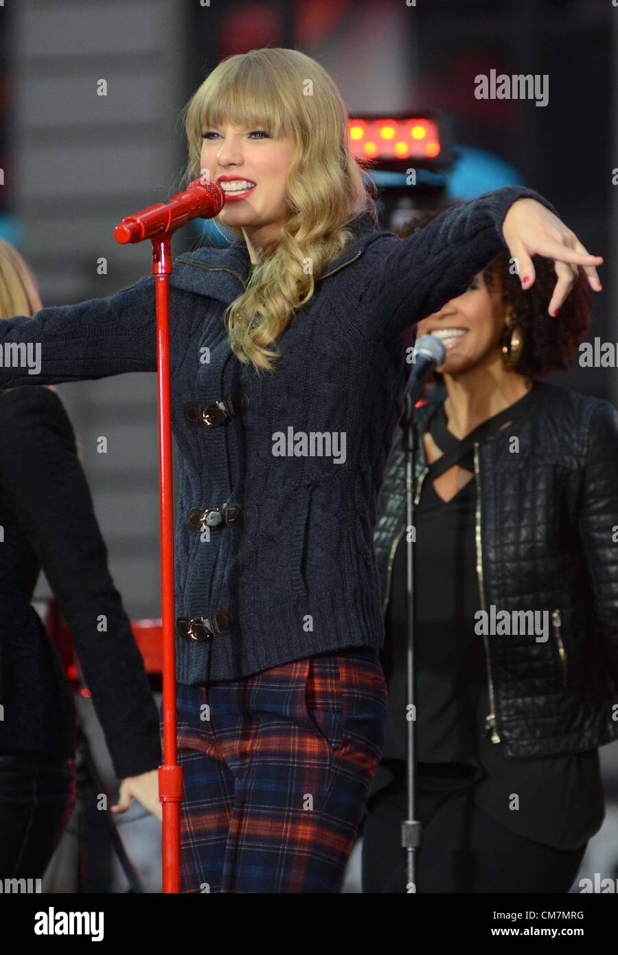 New York, USA. 23rd October 2012. Taylor Swift on stage for Good ...
