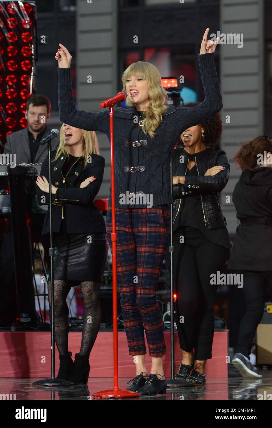 New York, USA. 23rd October 2012. Taylor Swift on stage for Good ...