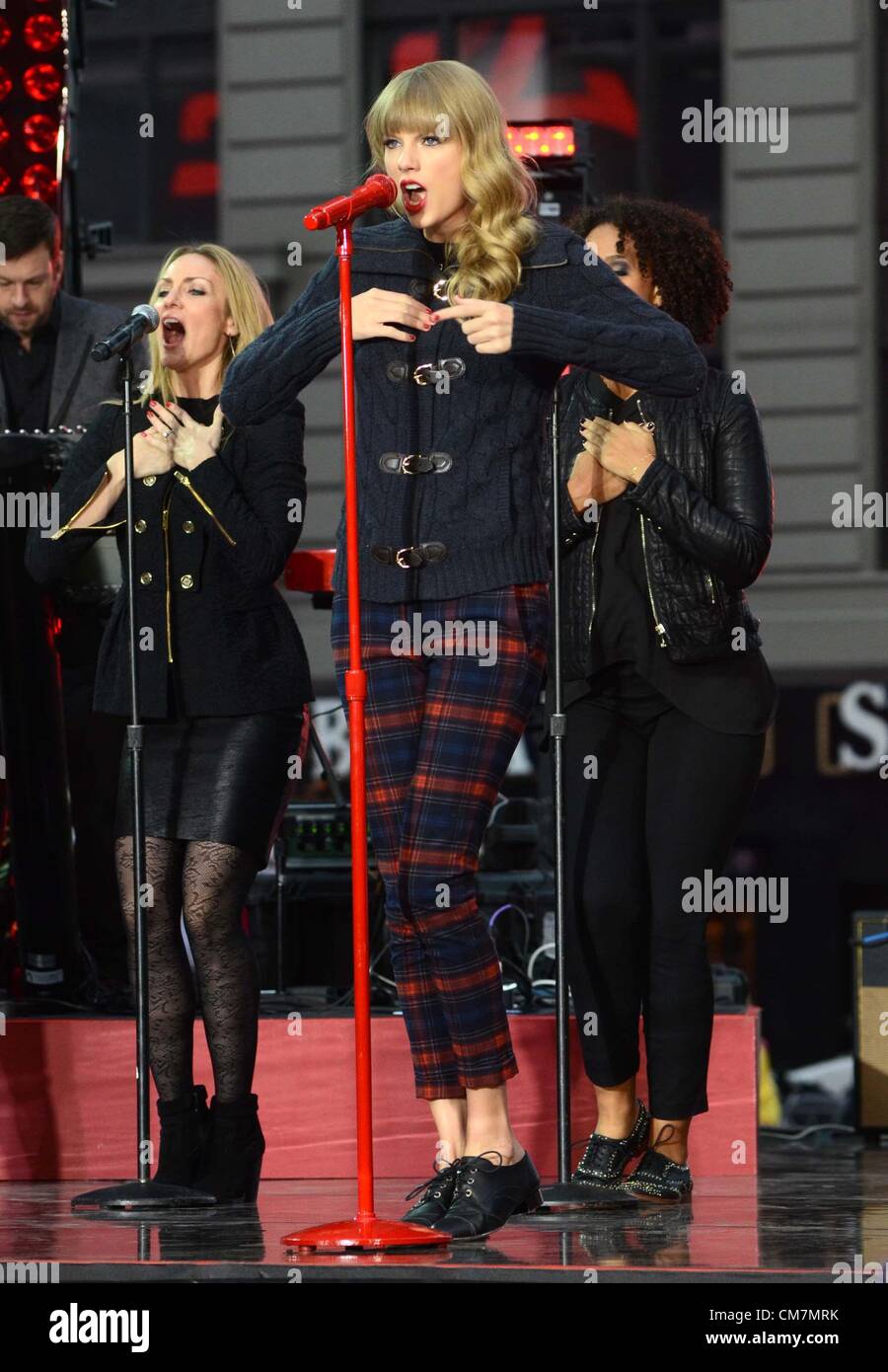 New York, USA. 23rd October 2012. Taylor Swift on stage for Good ...