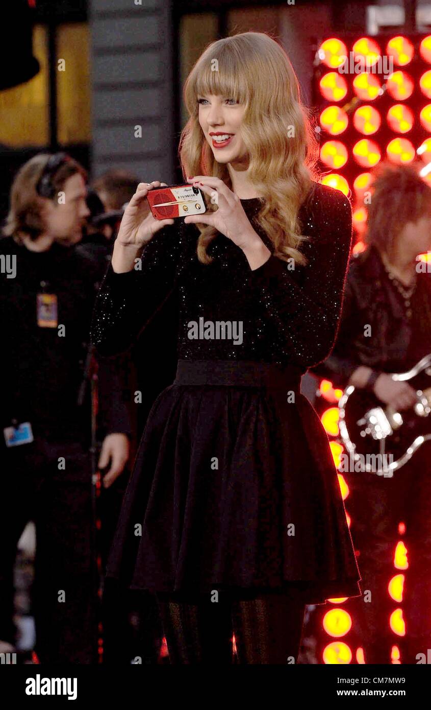 Taylor Swift on stage for Good Morning America (GMA) Concert with ...