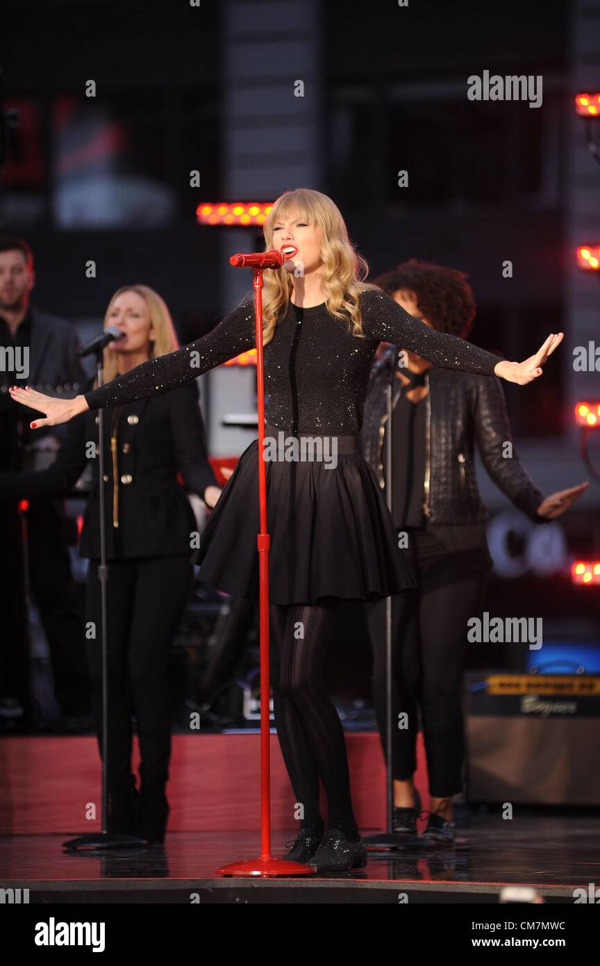 Taylor Swift on stage for Good Morning America (GMA) Concert with ...