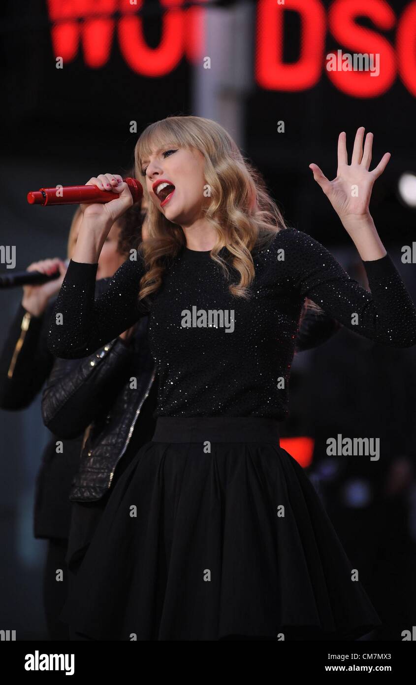 Taylor Swift on stage for Good Morning America (GMA) Concert with ...