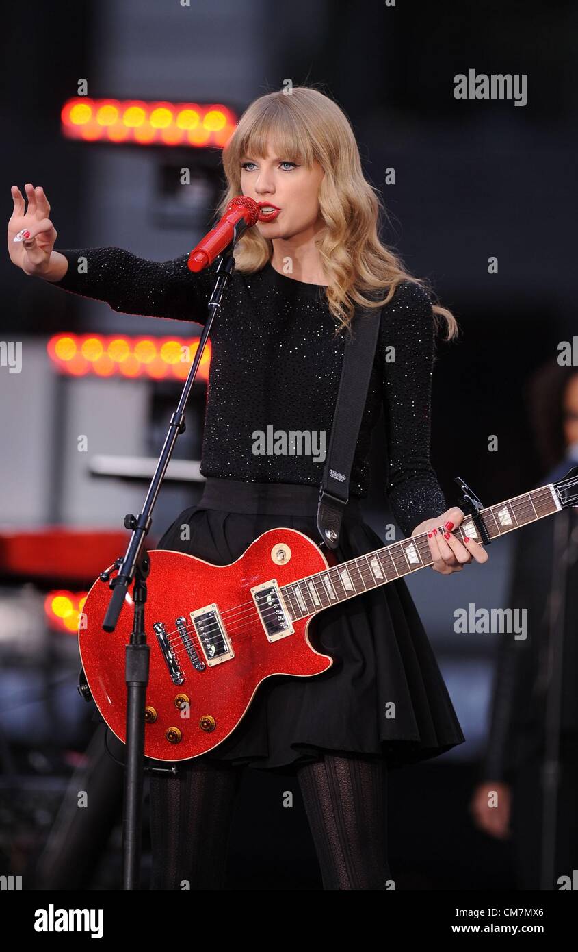 Taylor Swift on stage for Good Morning America (GMA) Concert with ...
