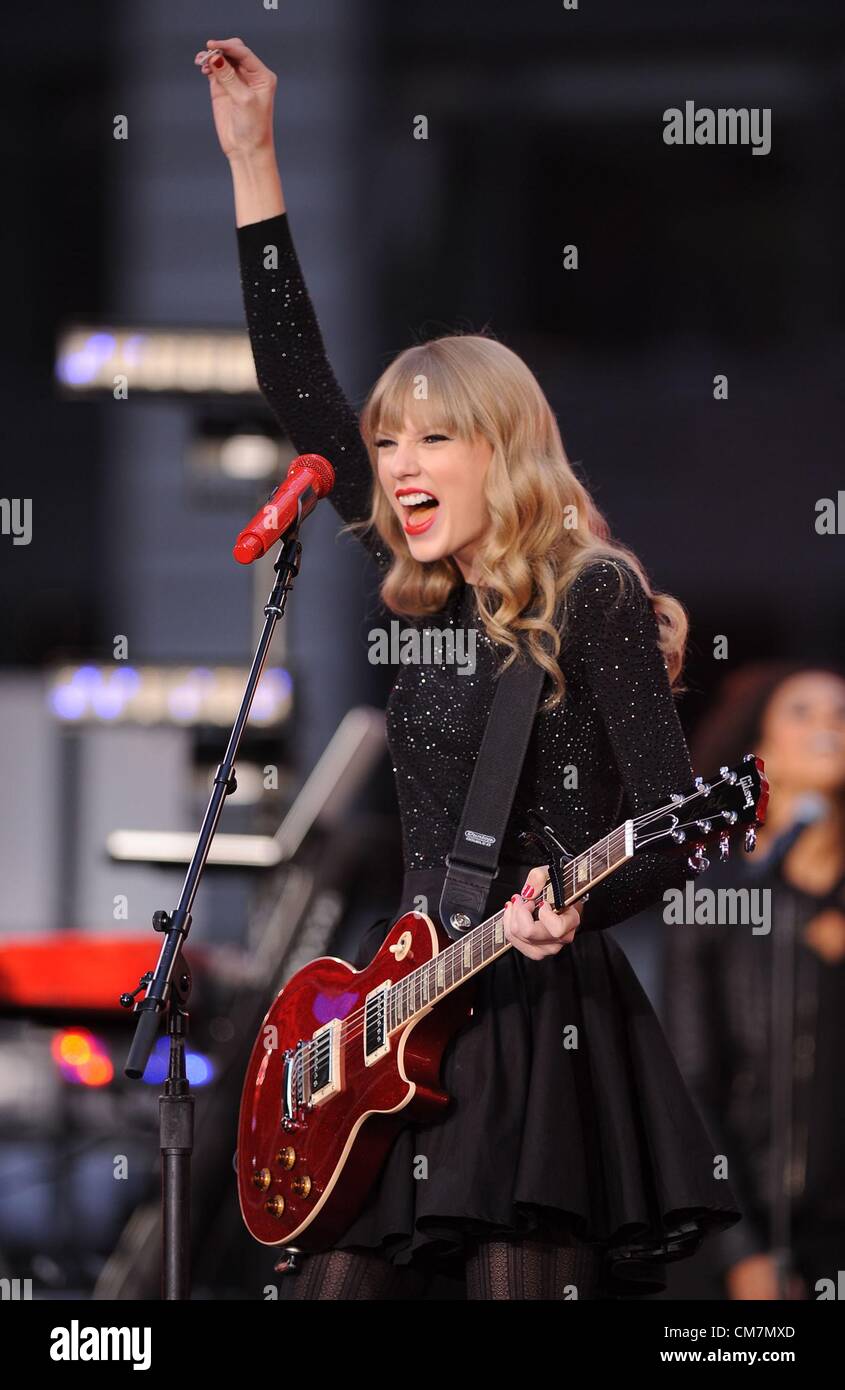Taylor Swift on stage for Good Morning America (GMA) Concert with ...
