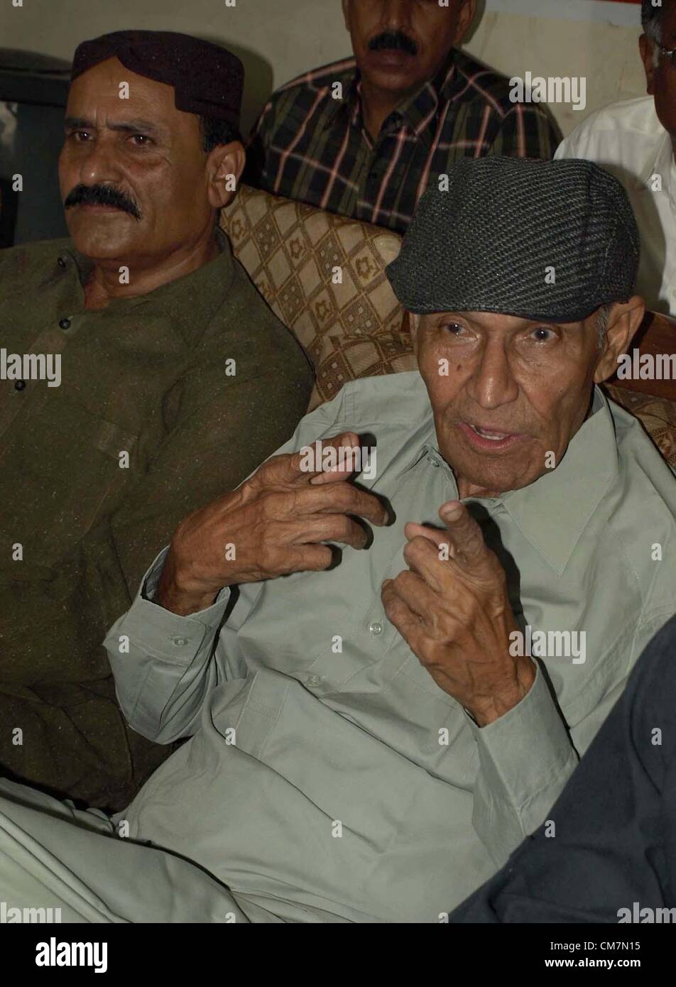 Awami Tehreek Chairman, Rasool Bux Palijo addresses to media persons ...