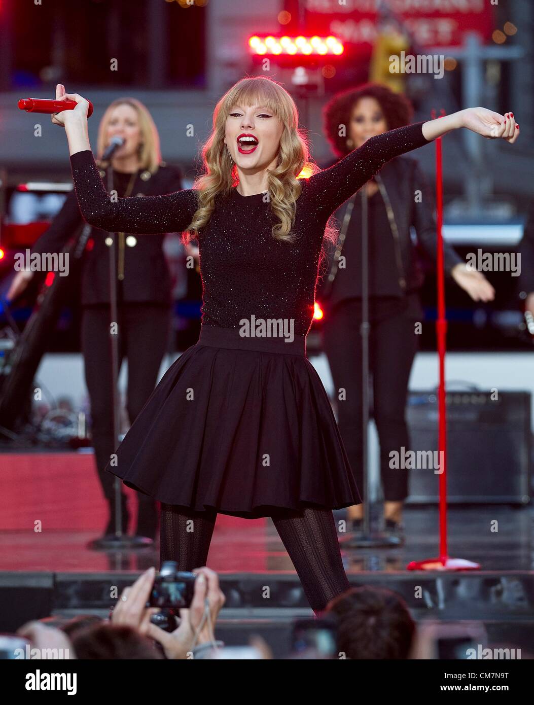 Taylor Swift on stage for Good Morning America (GMA) Concert with ...