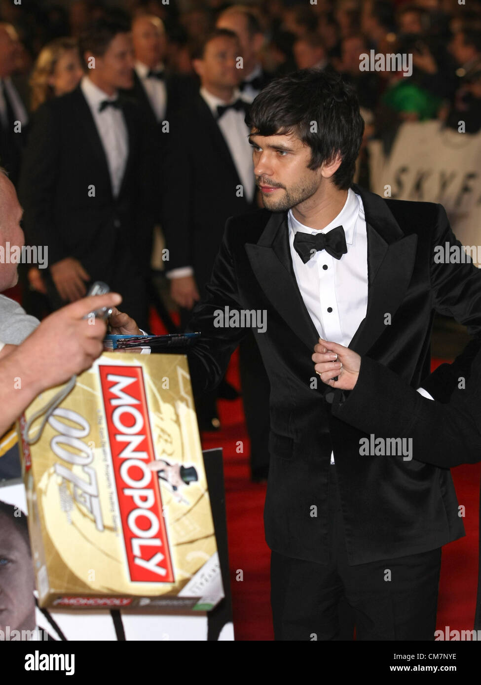 BEN WHISHAW SIGNING 007 MONOPOLY GAME SKYFALL.THE ROYAL WORLD PREMIERE ...