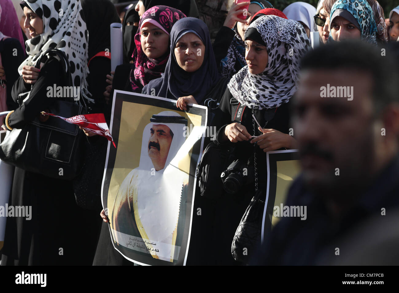 The emir of qatar sheik hamad bin khalifa al thani hi-res stock ...