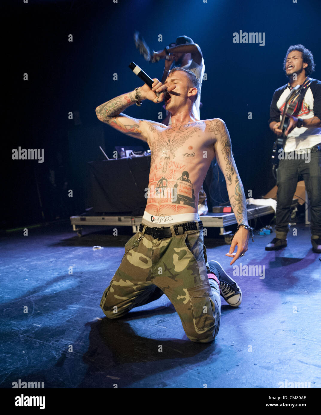 Mgk performing hi-res stock photography and images - Alamy