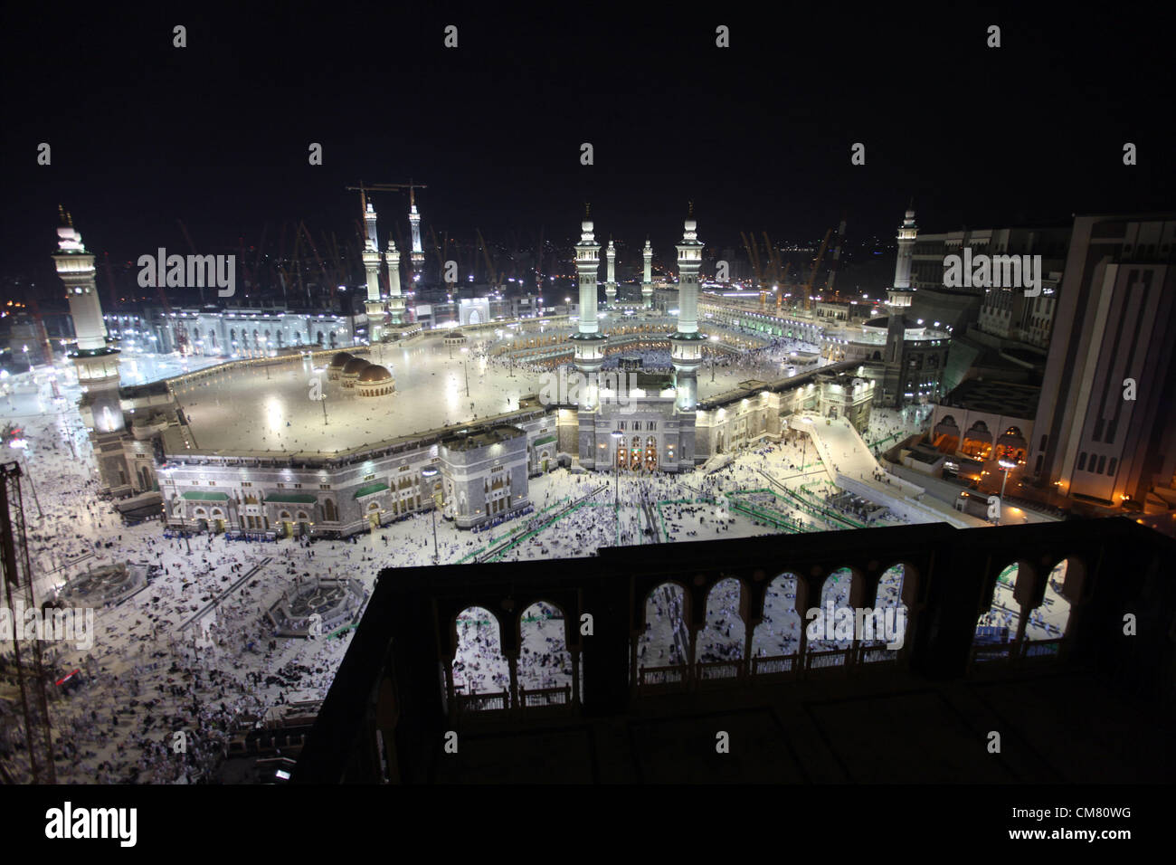 Muslim pilgrims circle the kaaba hi-res stock photography and images ...