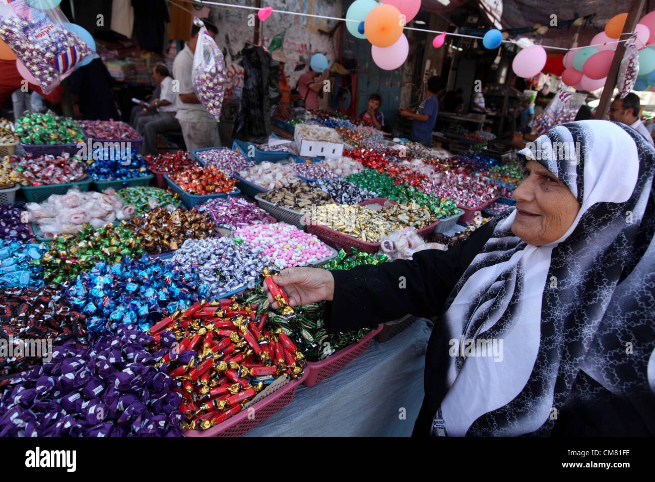 Palestinian sweets woman hi-res stock photography and images - Alamy