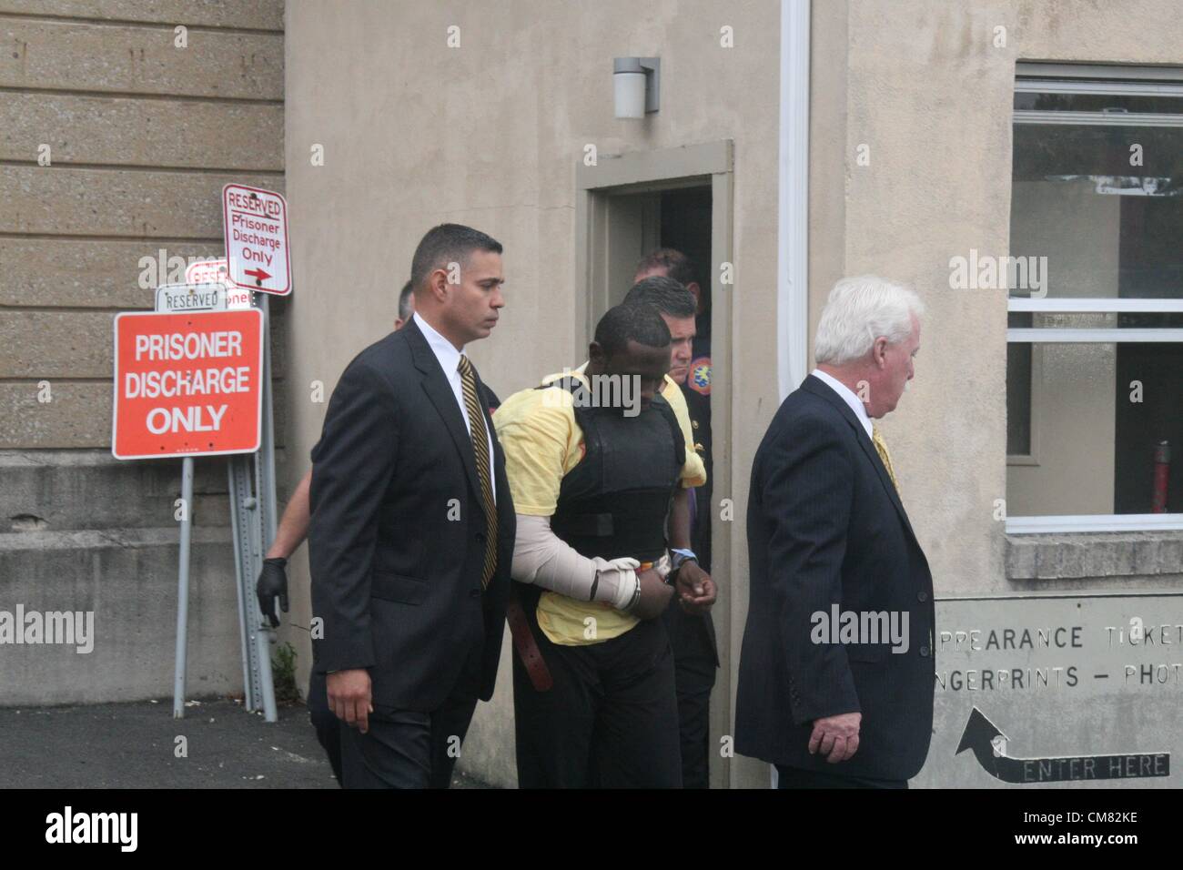 Suspect Darrell Fuller being escorted by police 10-25-2012.Darrell ...