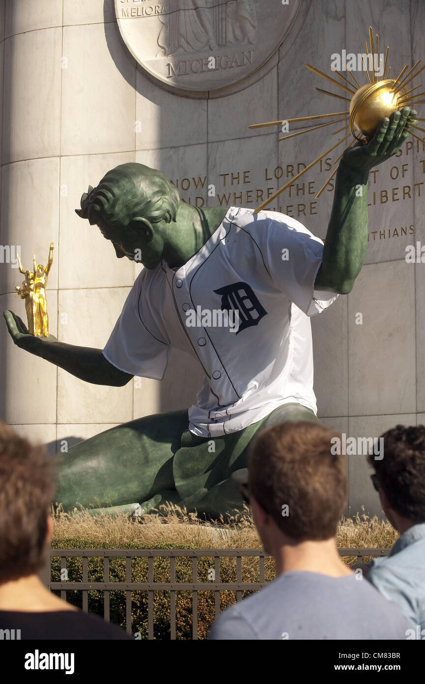 Oct. 25, 2012 - Detroit, Michigan, U.S - Fans in downtown Detroit ...