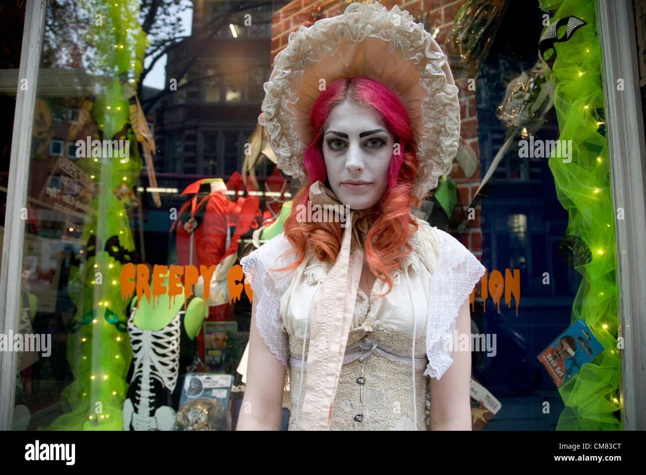 Angels fancy dress hi-res stock photography and images - Alamy