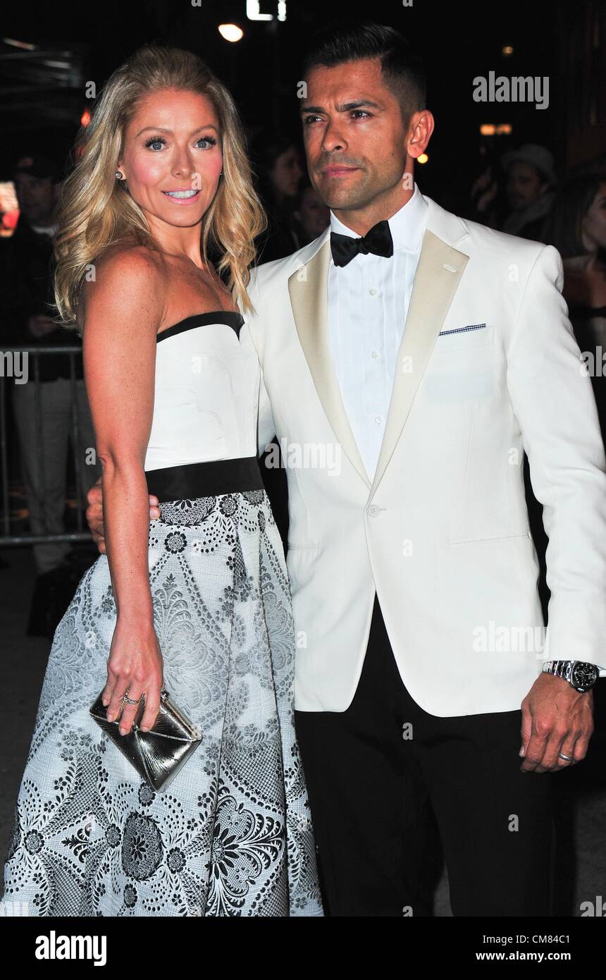 New York, USA. 25th October 2012. Kelly Ripa, Mark Consuelos at ...