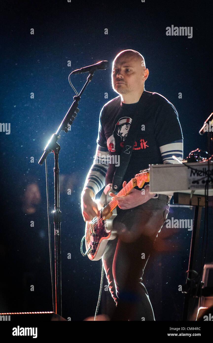 Billy lead singer smashing pumpkins hi-res stock photography and images ...