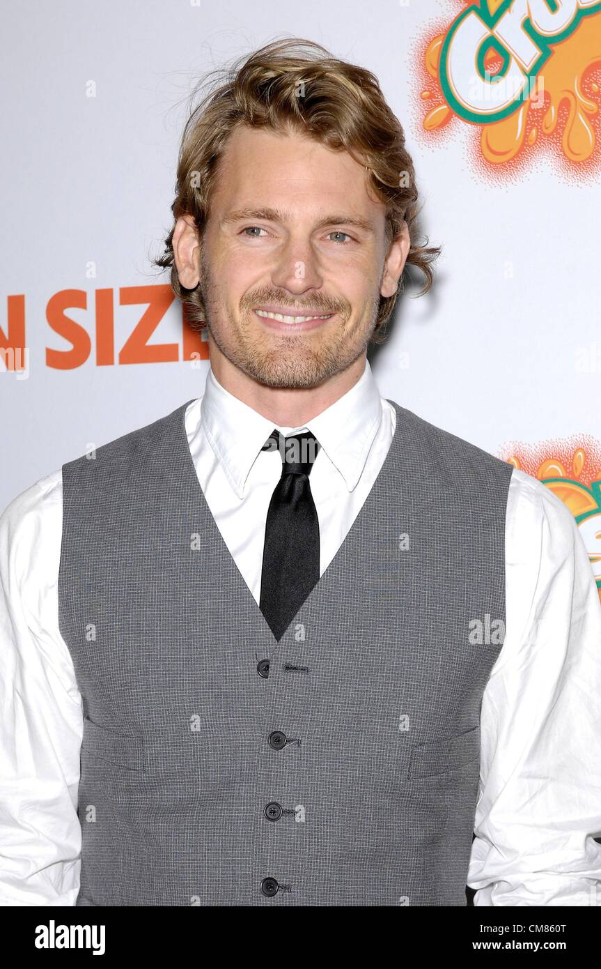 Los Angeles, USA. 25th October 2012. Josh Pence at arrivals for FUN ...