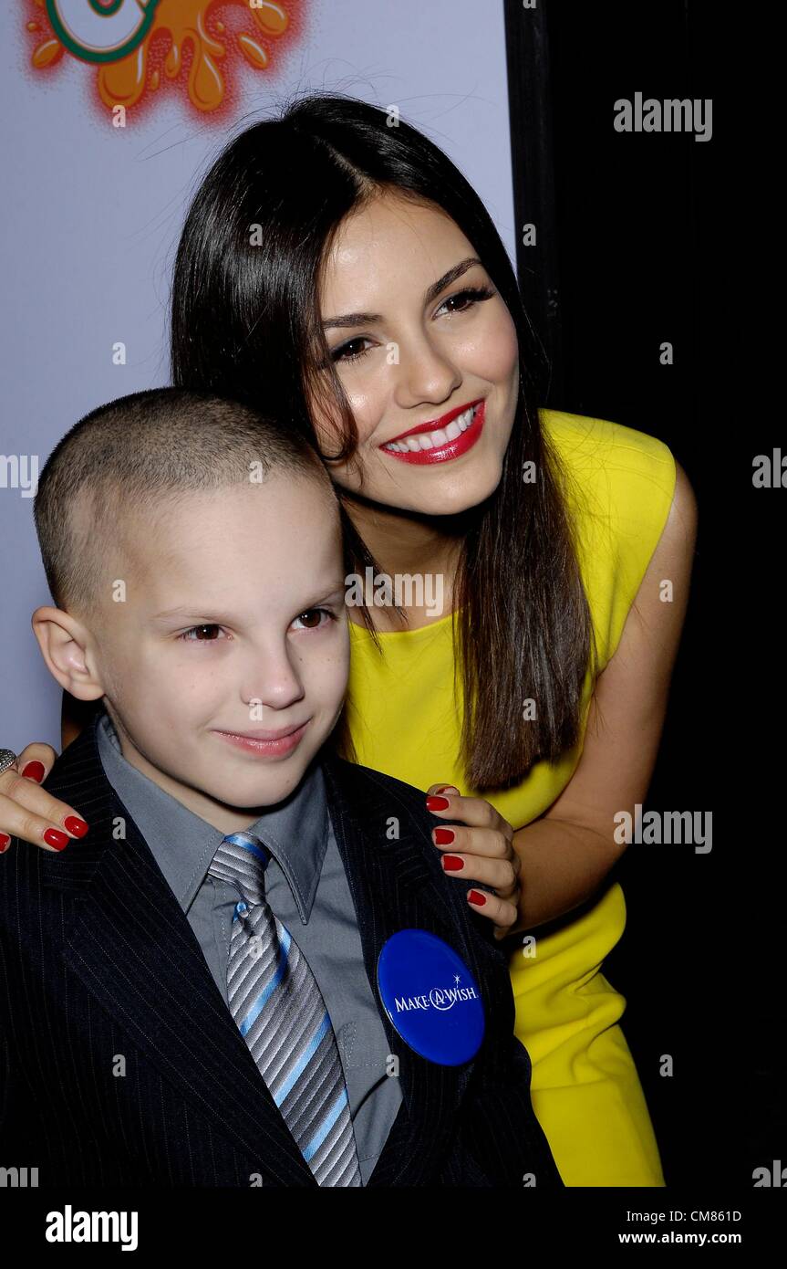 Los Angeles, USA. 25th October 2012. Matthew Cardillo, Victoria Justice ...