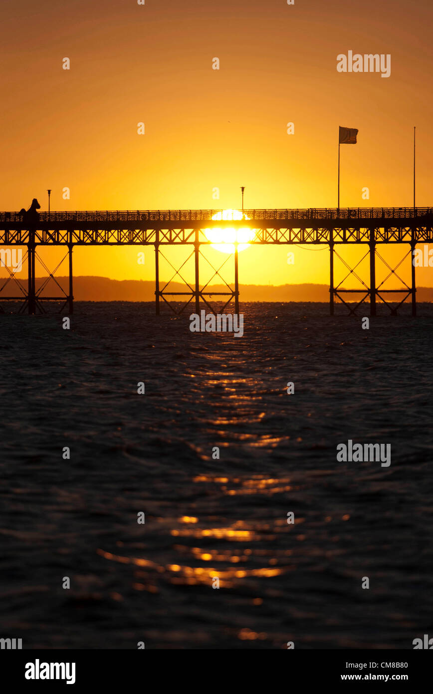 Mumbles pier fire hi-res stock photography and images - Alamy
