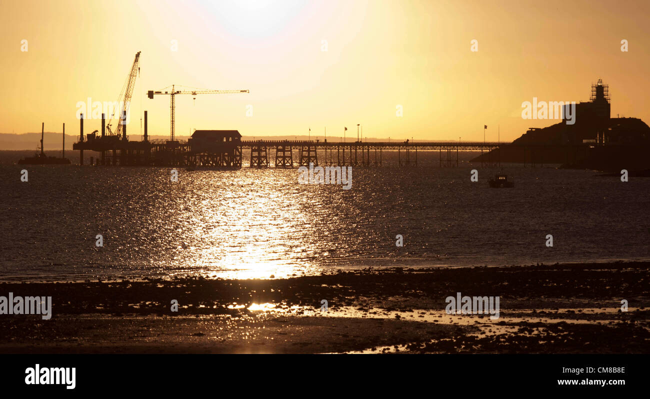 Mumbles pier fire hi-res stock photography and images - Alamy