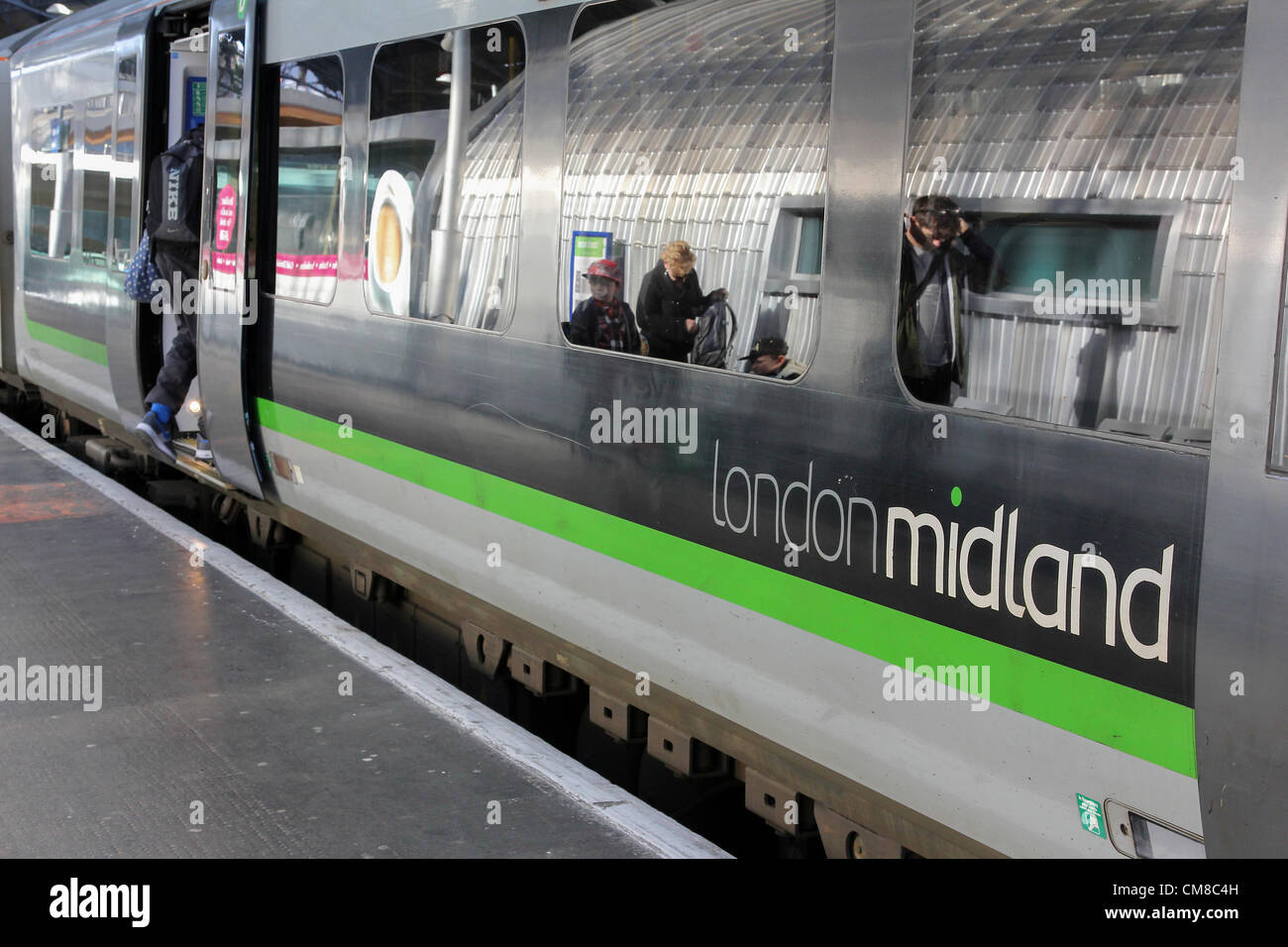London to birmingham train hi-res stock photography and images - Alamy