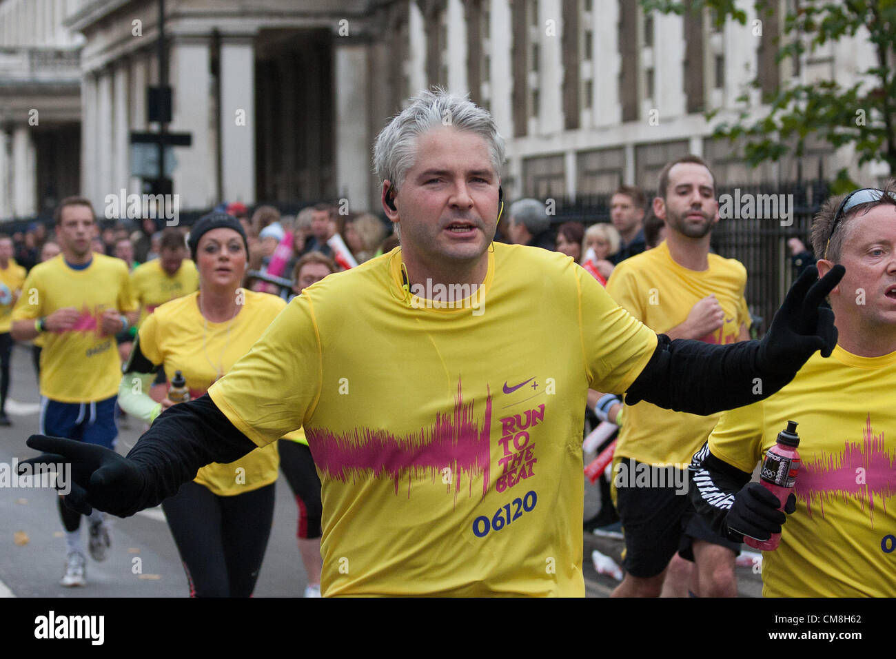 Running around london hi-res stock photography and images - Alamy