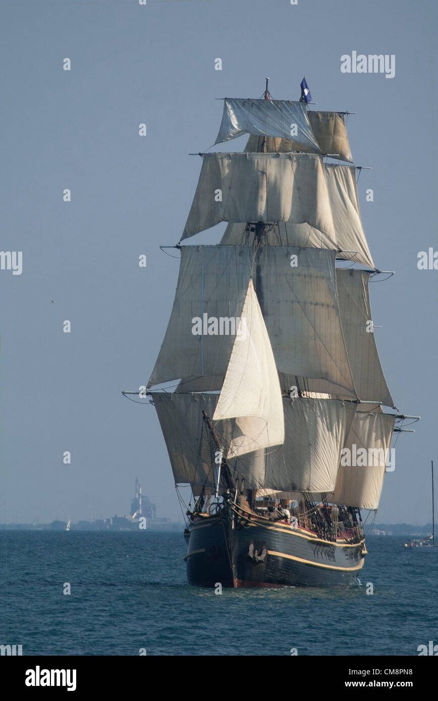 Hms bounty replica hi-res stock photography and images - Alamy