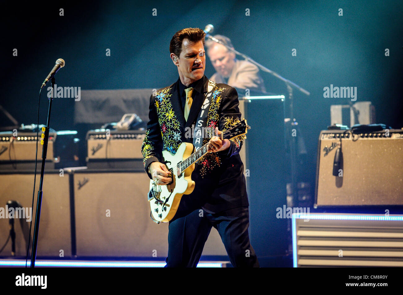 American singer chris isaak hi-res stock photography and images - Alamy