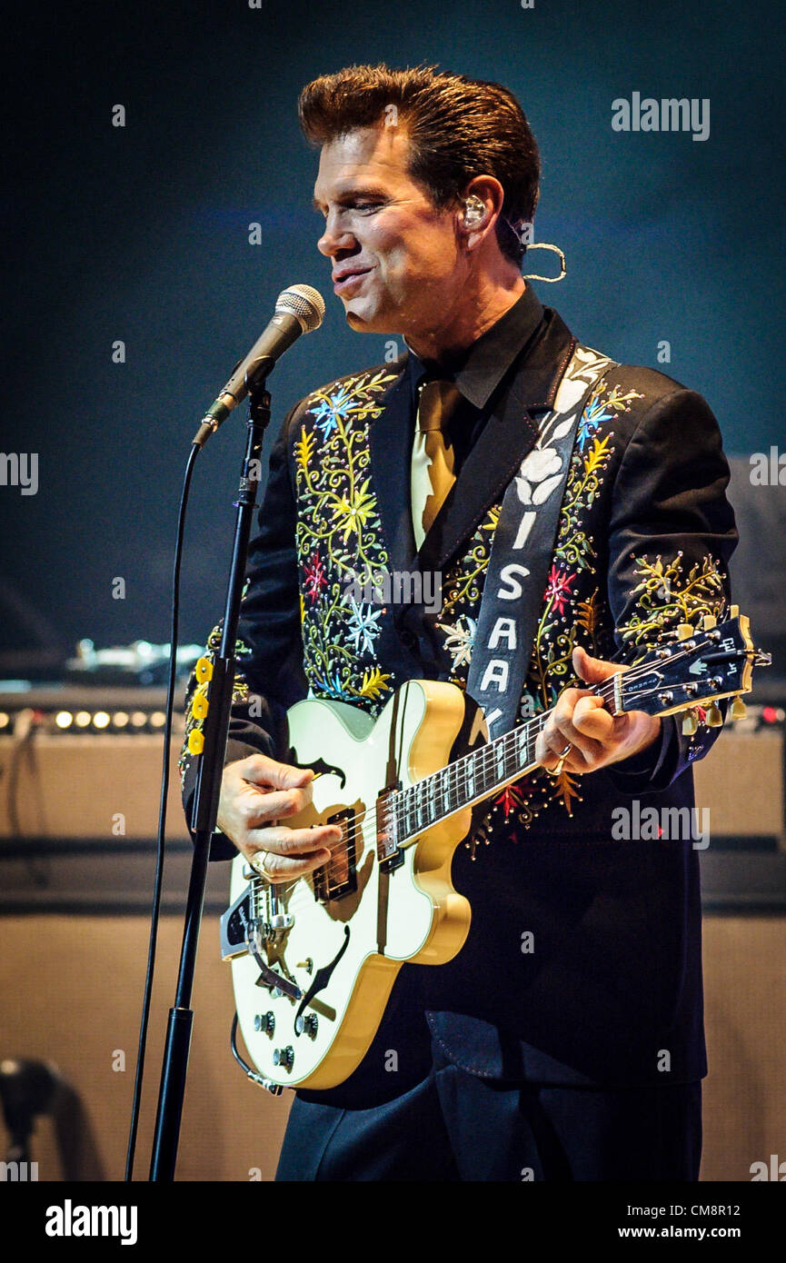 American singer chris isaak hi-res stock photography and images - Alamy