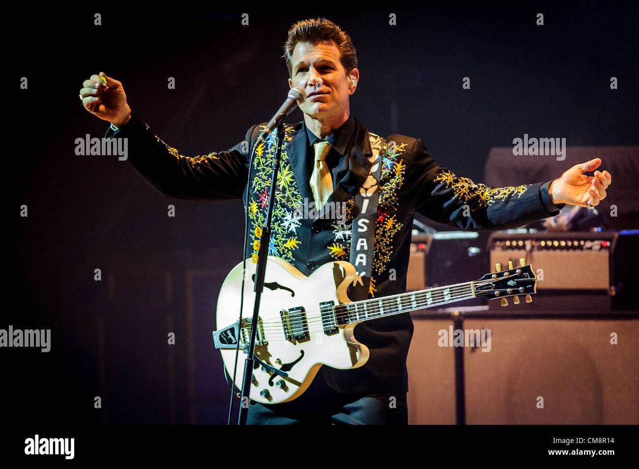 American singer chris isaak hi-res stock photography and images - Alamy