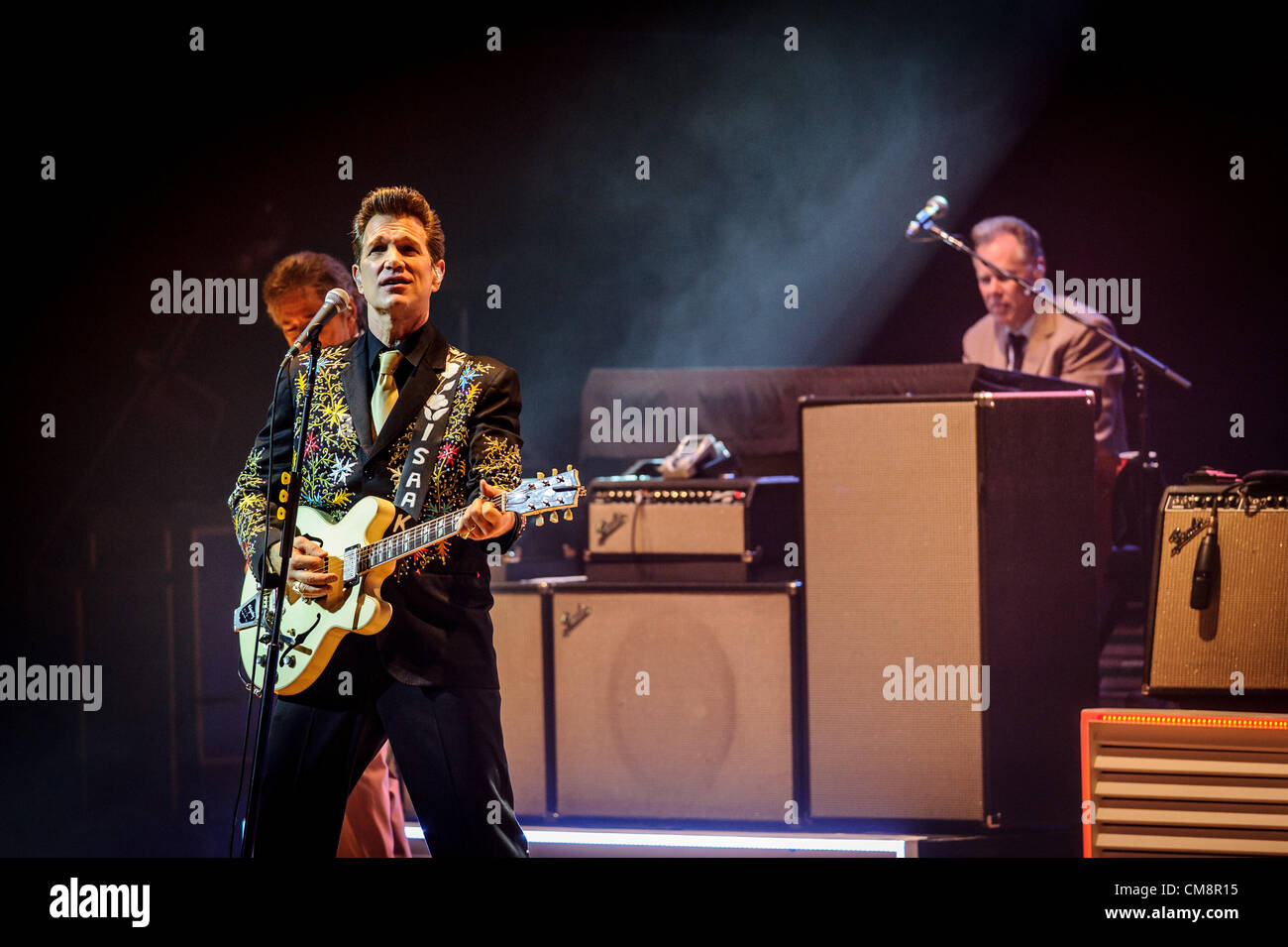 American singer chris isaak hi-res stock photography and images - Alamy