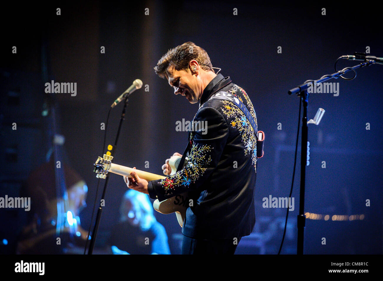 American singer chris isaak hi-res stock photography and images - Alamy