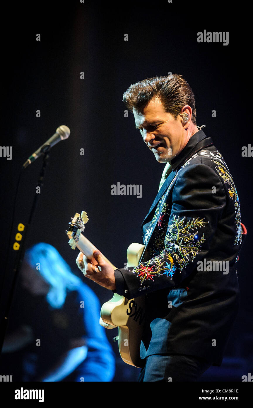 American singer chris isaak hi-res stock photography and images - Alamy