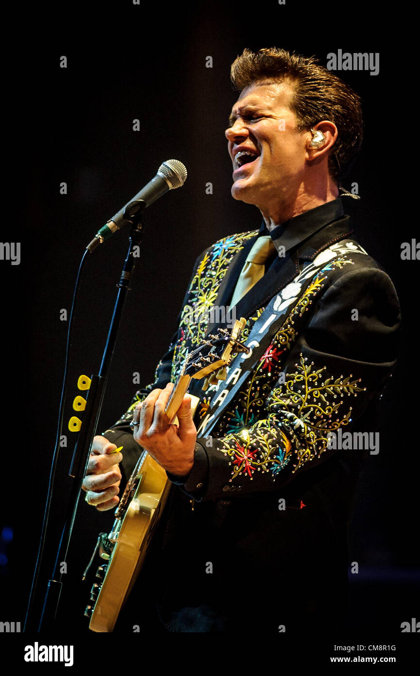 American singer chris isaak hi-res stock photography and images - Alamy