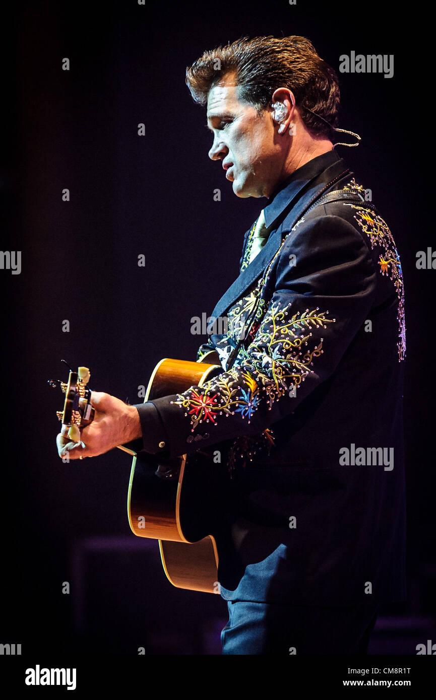 American singer chris isaak hi-res stock photography and images - Alamy