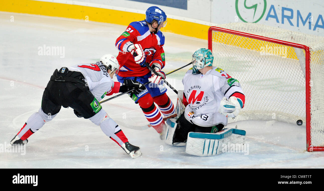 Marcel Hossa of Lev Praha, center, goalkeeper Tyson Sexsmith, right ...