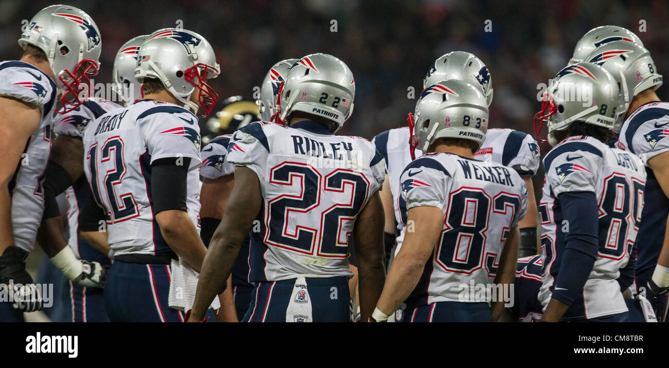 Nfl rams huddle High Resolution Stock Photography and Images - Alamy