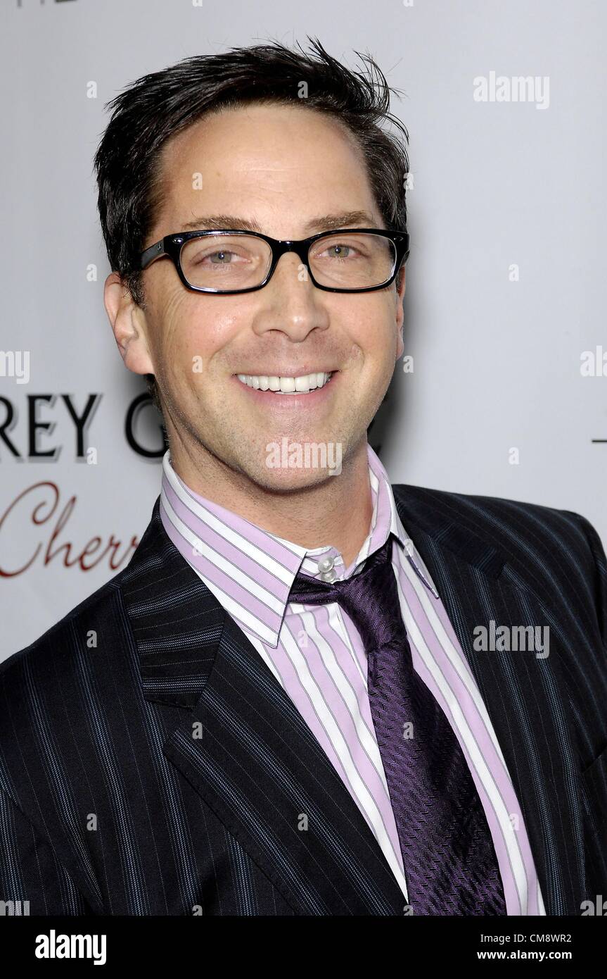 Los Angeles, USA. 29th October 2012. Dan Bucatinsky at arrivals for THE ...