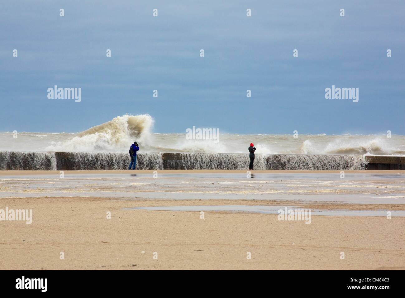 Chicago, Illinois. 30th October, 2012. Large waves crash into the ...