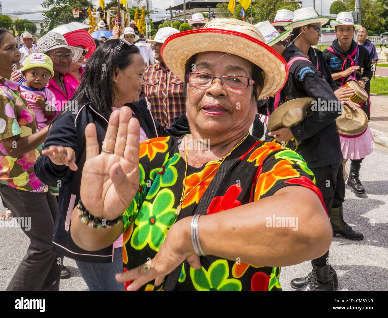 Oct. 31, 2012 - Yala, Yala, Thailand - Women from Wat Kohwai dance in ...