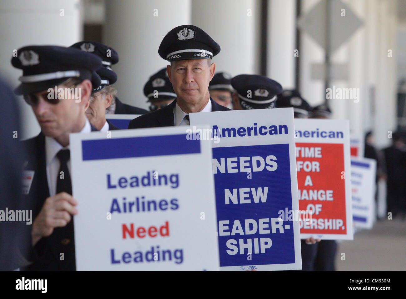 Oct. 31, 2012 - Dallas, Texas, U.S. - Pilots for American Airlines walk ...