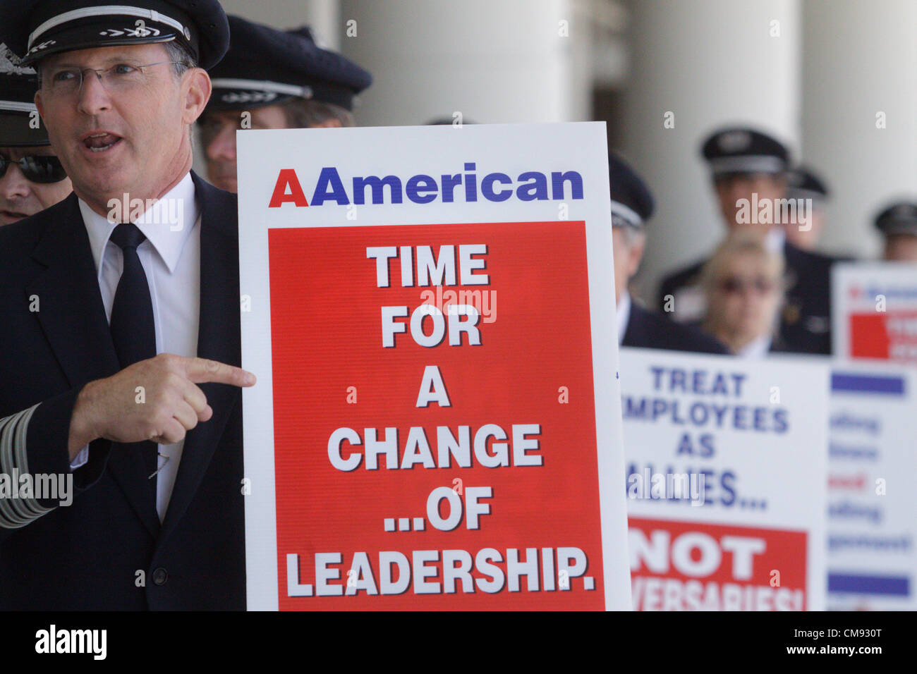 Oct. 31, 2012 - Dallas, Texas, U.S. - Pilots for American Airlines walk ...