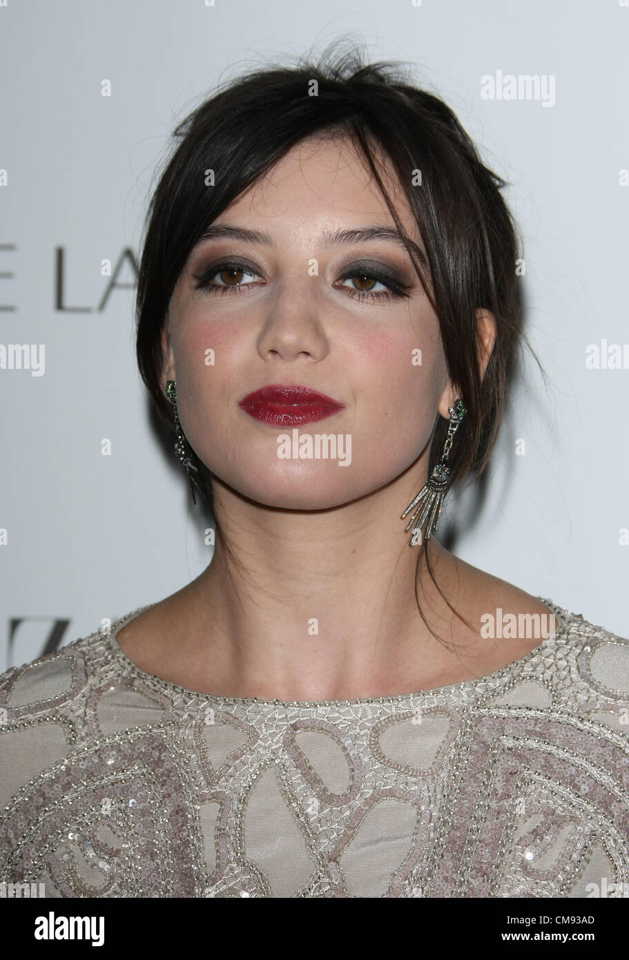 Daisy lowe hi-res stock photography and images - Alamy