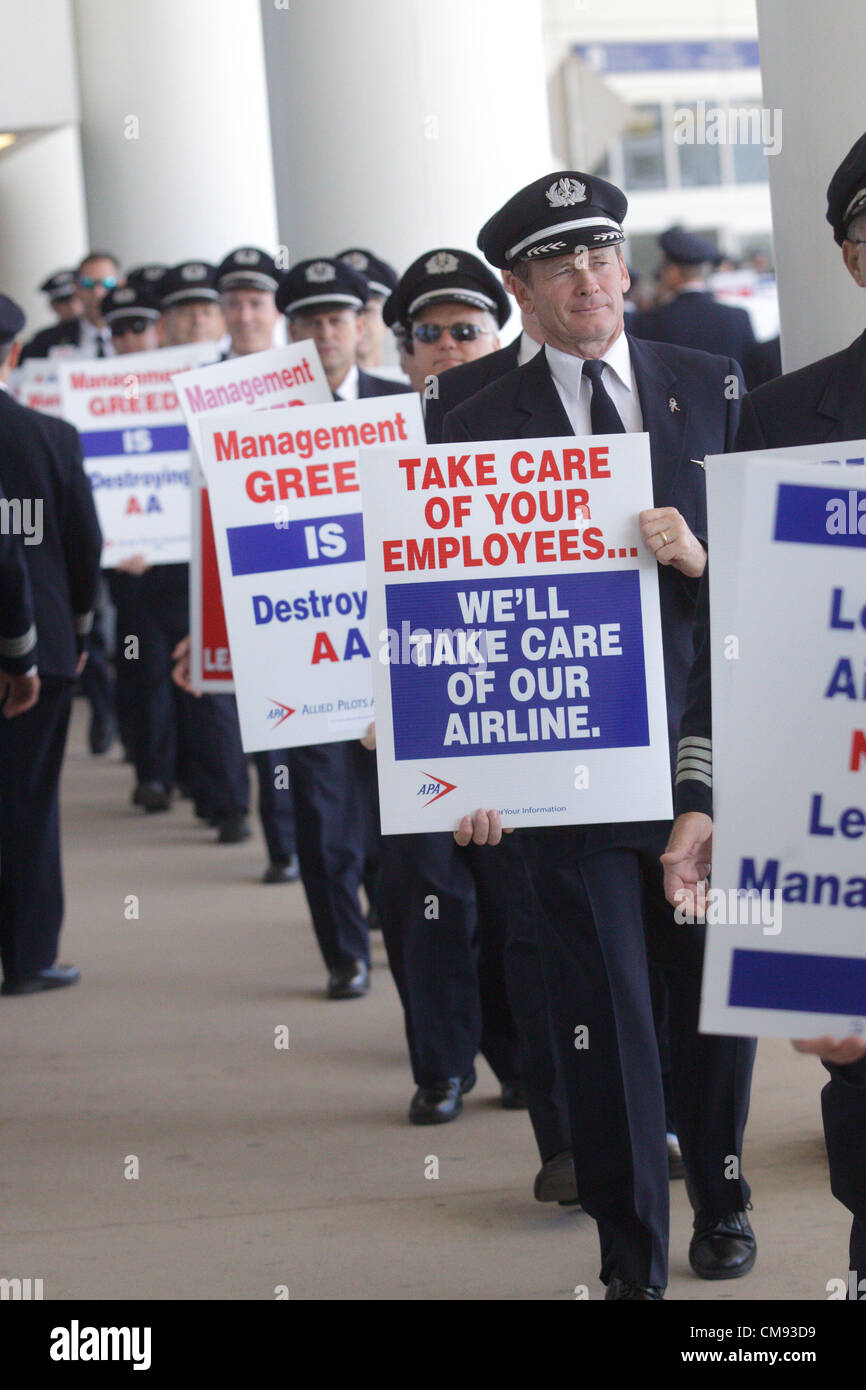 American airlines pilots protest hi-res stock photography and images ...