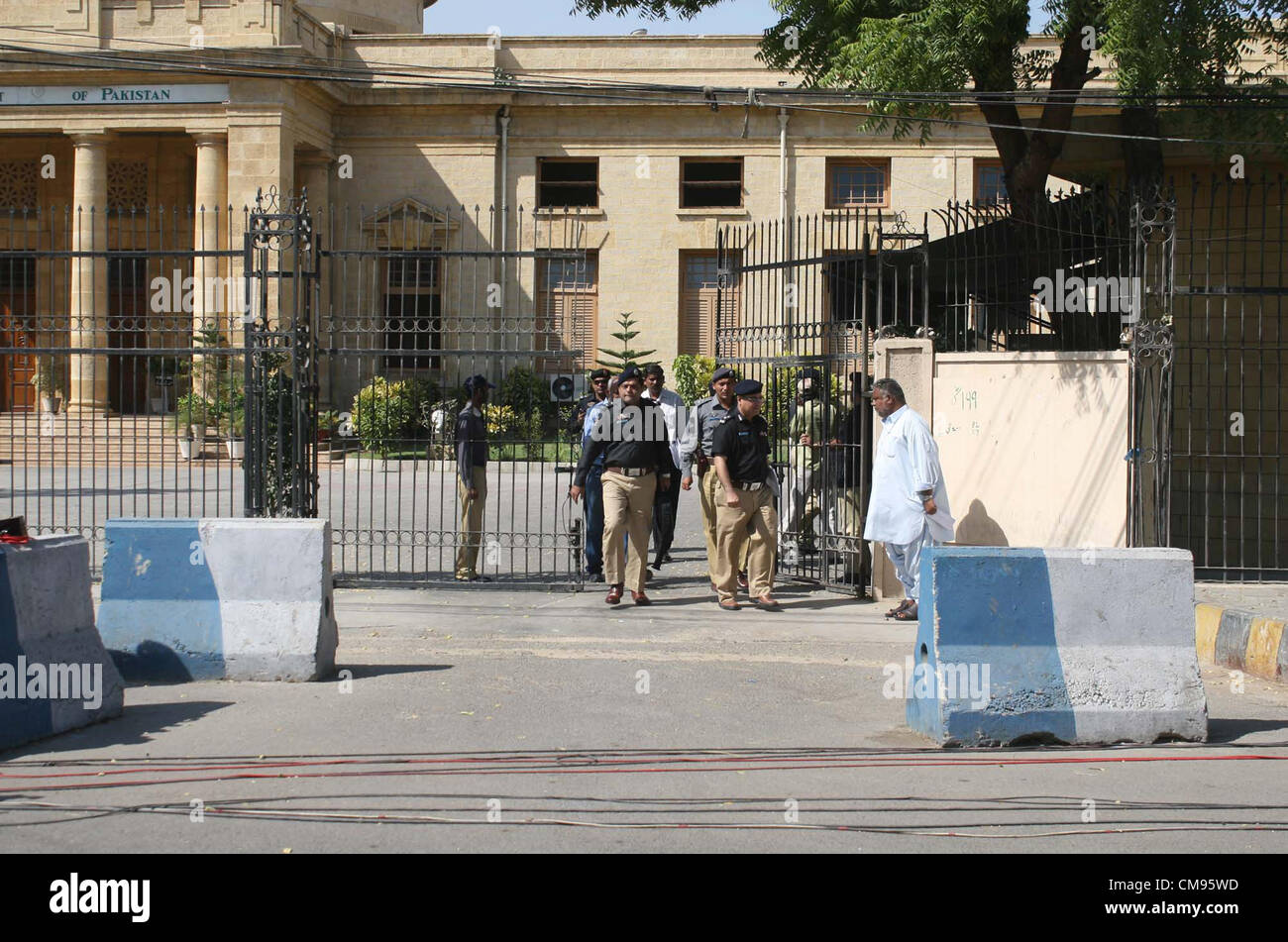Leaving supreme court hi-res stock photography and images - Alamy