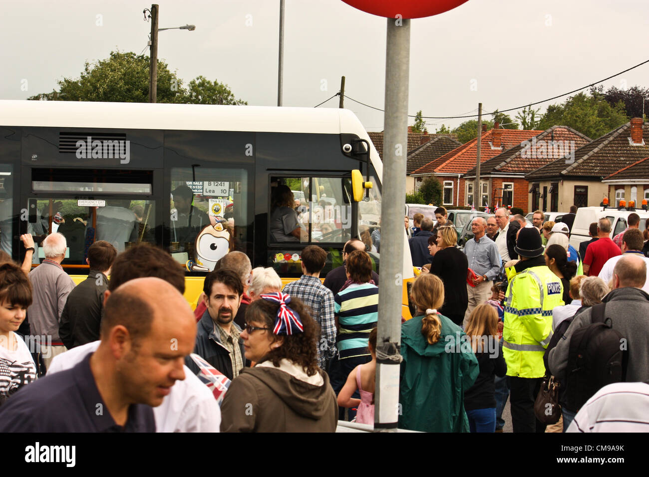 Crowd dispersing hi-res stock photography and images - Alamy