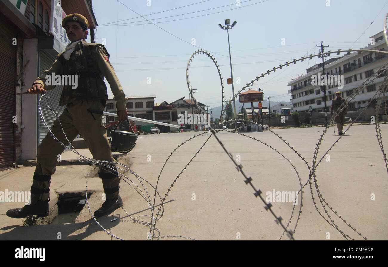 Massive Barricade Stock Photos & Massive Barricade Stock Images - Alamy