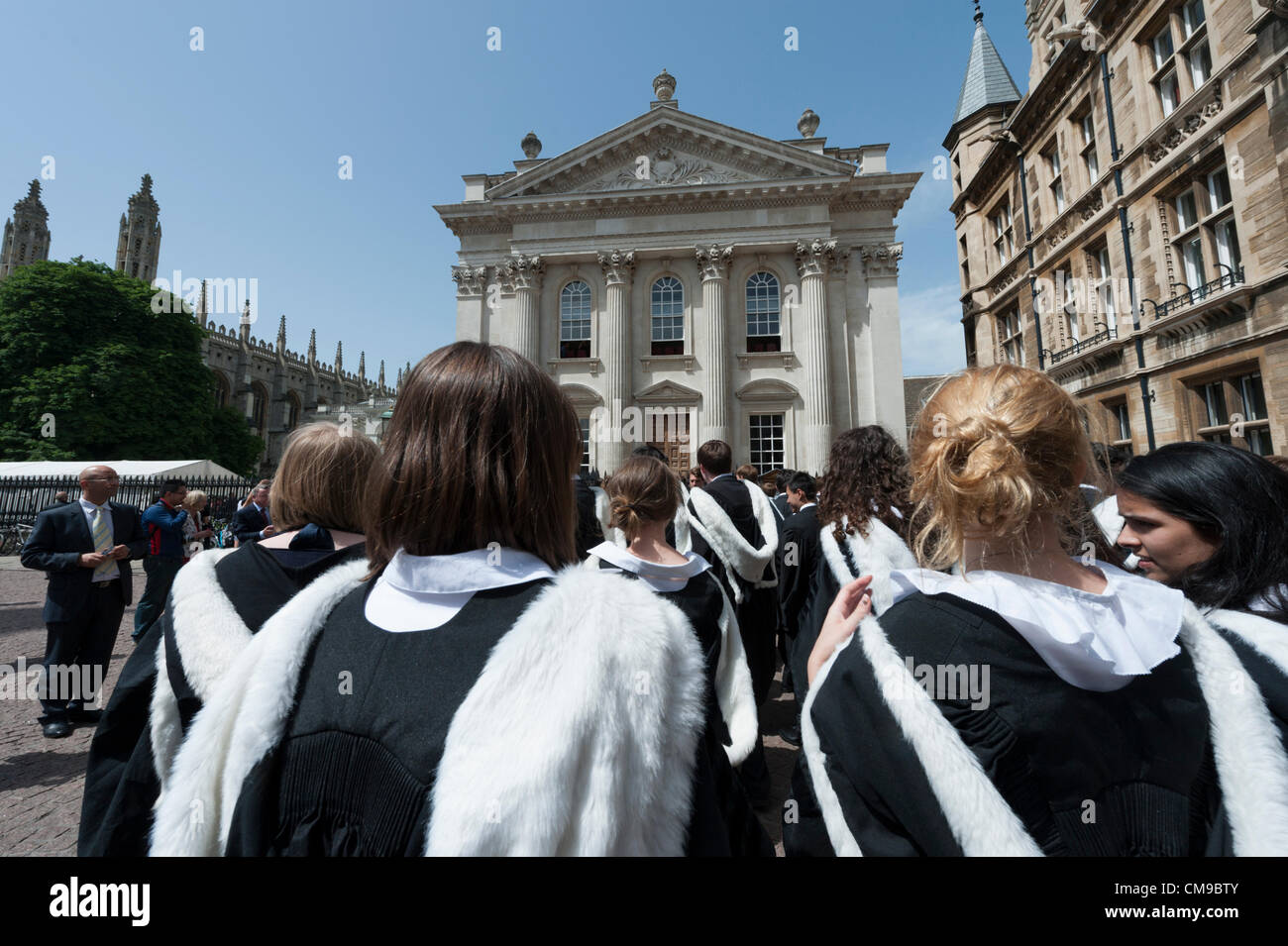 Cambridge university students graduate june hi-res stock photography ...
