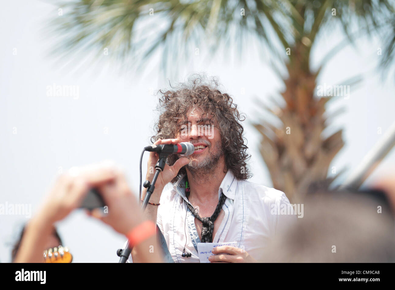 Lead singer of the flaming lips hi-res stock photography and images - Alamy