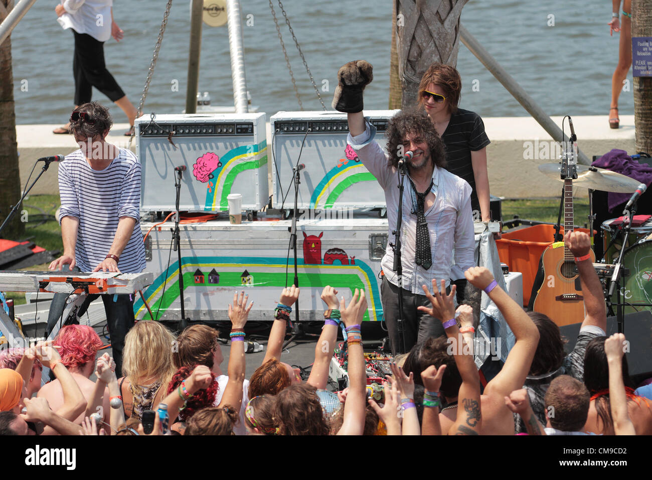 Lead singer of flaming lips hi-res stock photography and images - Alamy